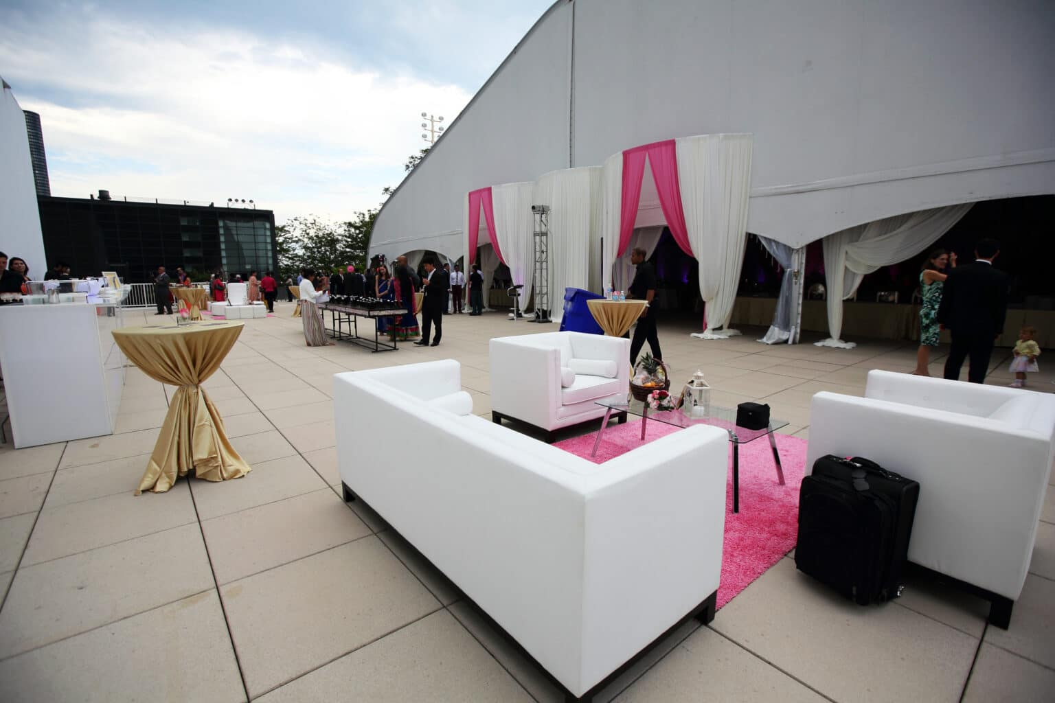 How to Incorporate Lounge Furniture for a Tent Event Outdoors